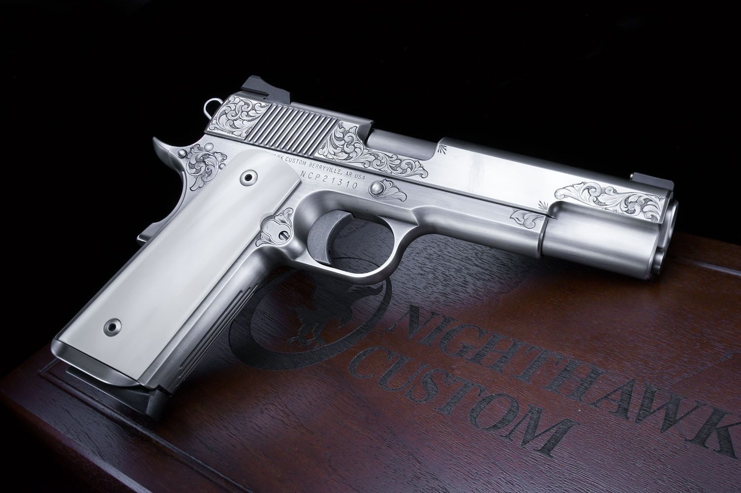 NIGHTHAWK CUSTOM VIP GOVERNMENT 9MM HAND ENGRAVED W/ DISPLAY BOX